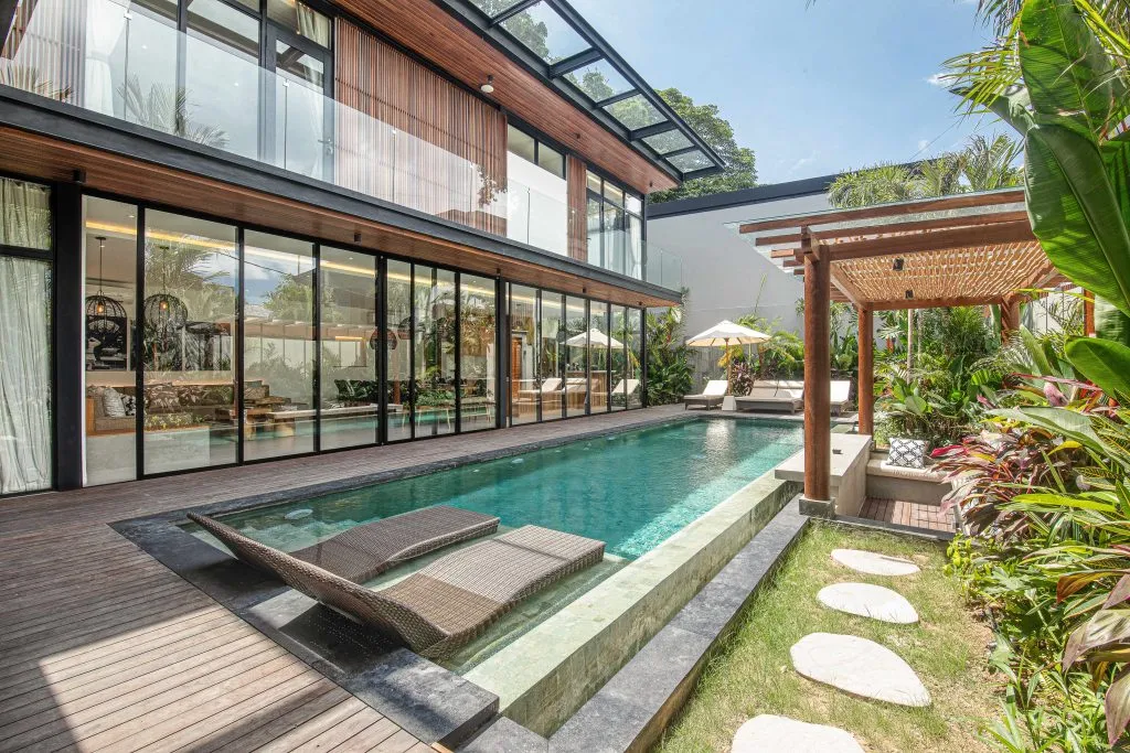 Large Villa Bali: 12-Bedroom Family Compound with 2 Private Pools