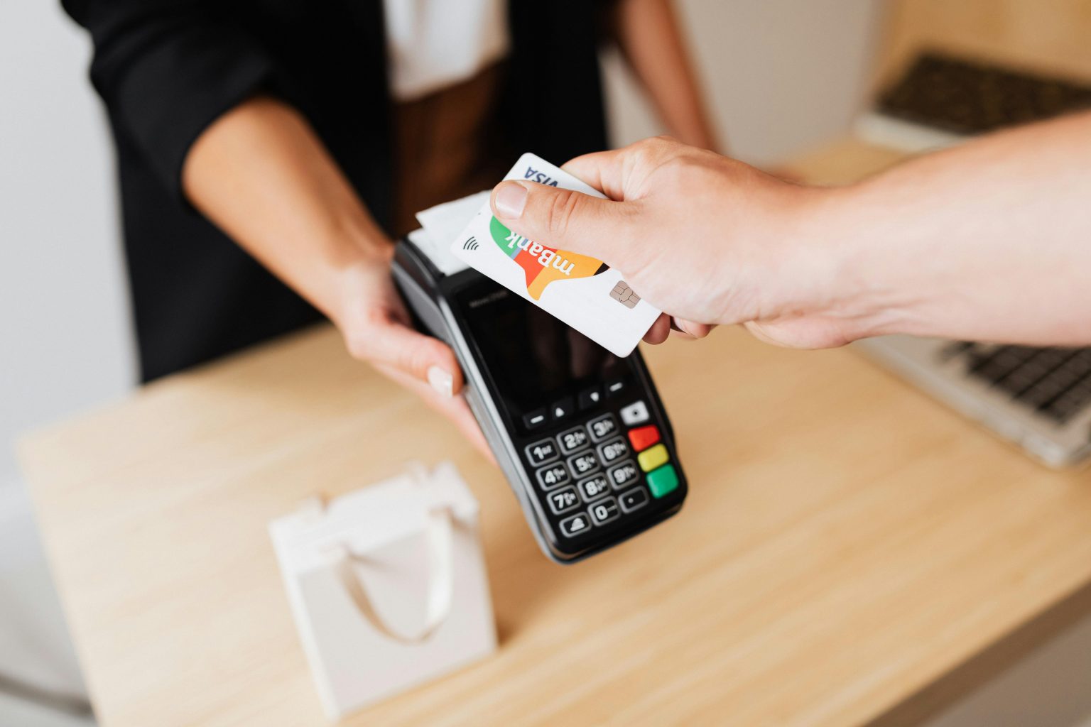 Cash or Card? 2026 Bali Payment Guide: QRIS & Scam Prevention